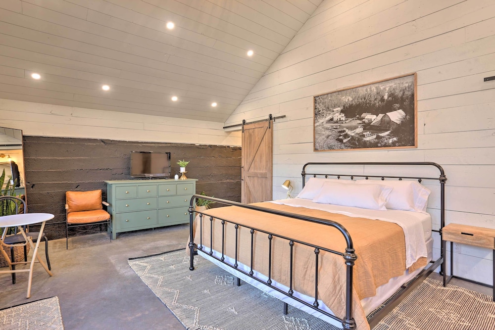 Rustic Rapid City Farmhouse W/ Mountain Views - Black Hawk, SD