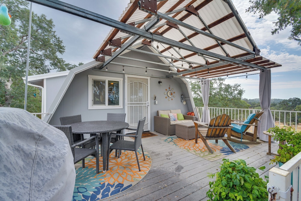 Mariposa Home: Furnished Patio & Sierra Mtn Views - Yosemite National Park, CA