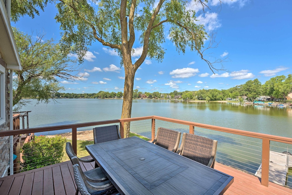Lakefront Oasis W/ Boat Dock, Fire Pit, Grill - Lake County, IL
