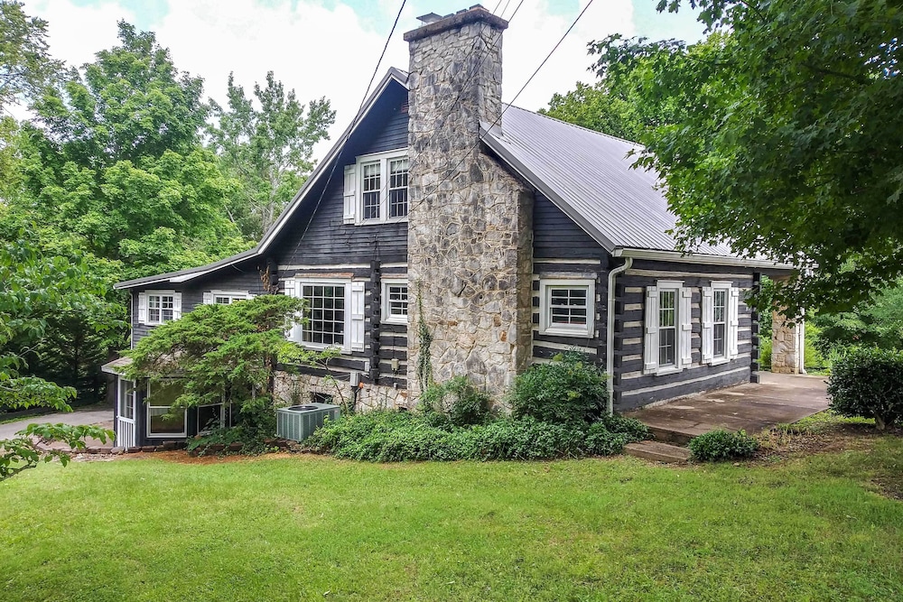 Rustic Dover Retreat W/ Porch - Walk To Boat Ramp! - Kentucky Lake