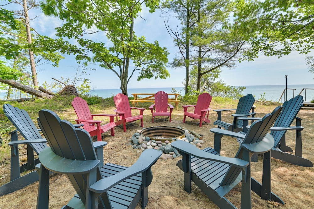 Waterfront Cheboygan Home W/ Fire Pit - Cheboygan State Park, Cheboygan