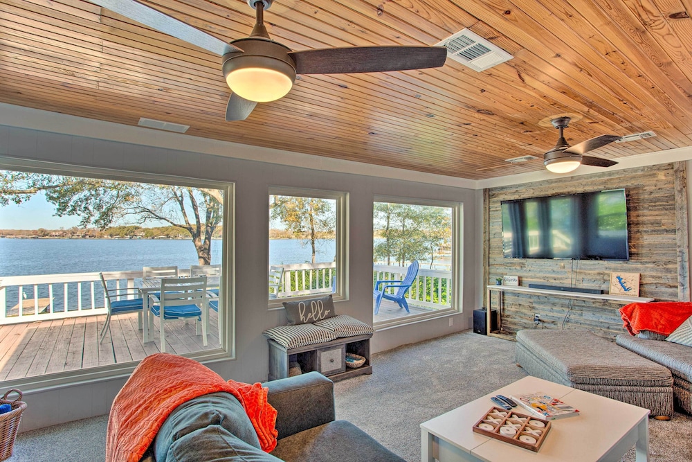 Dock & Fire Pit: Lakefront Cedar Creek Home! - Log Cabin, TX