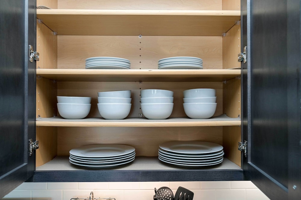 Spacious Hazel Green Home W/ Fireplace, Yard! - Alabama