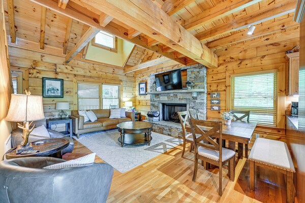 Cozy Retreat W/ Deck & Sapphire Resort Access! - Cashiers, NC