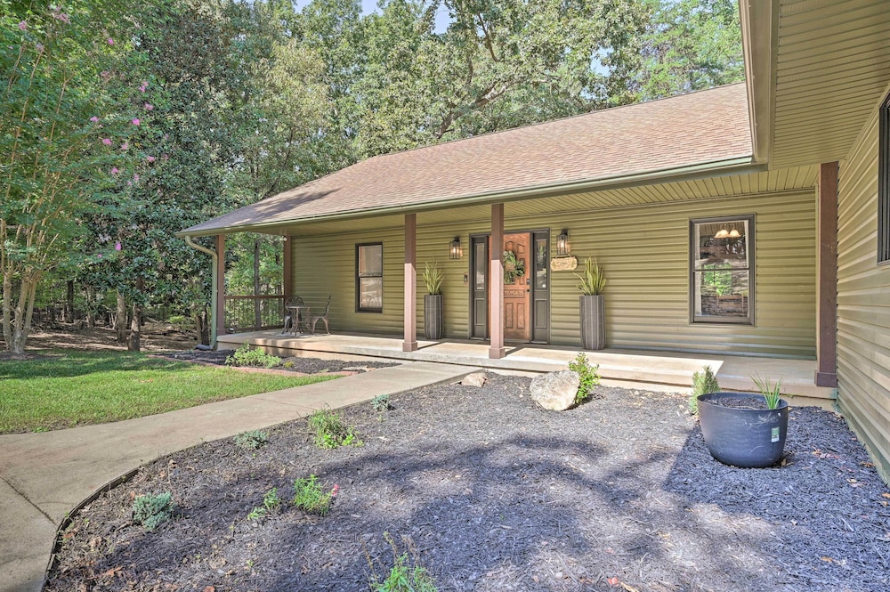 Lakefront Anderson Paradise: Dock, Fire Pit! - Lake Hartwell