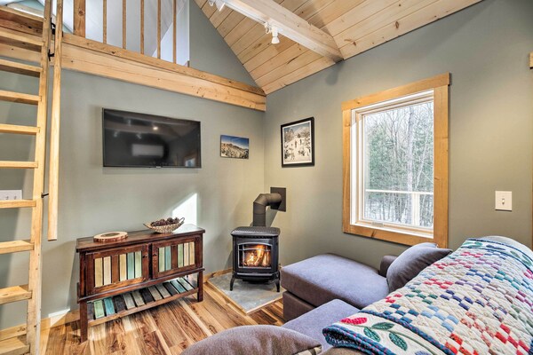 Newly Built Cabin W/ Hot Tub - 16 Mi To Stowe Mtn! - Morristown, VT