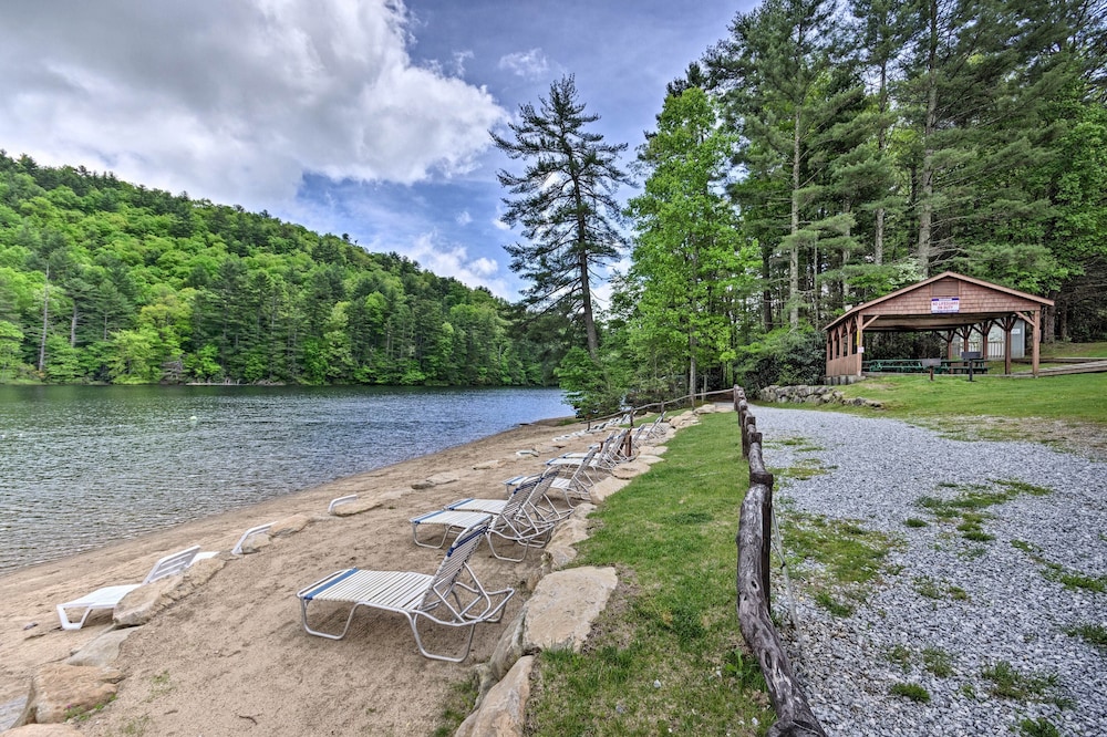 Sapphire Retreat W/ 2 Decks, Views & Resort Access - Cashiers, NC