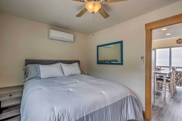 Yachats Gem W/ Private Balcony & Ocean Views! - Yachats, OR