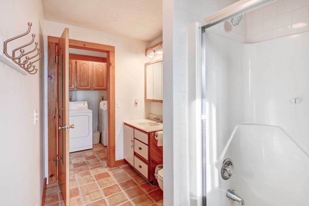 Serene Jonesport Escape: Deck W/ Water Views! - Maine