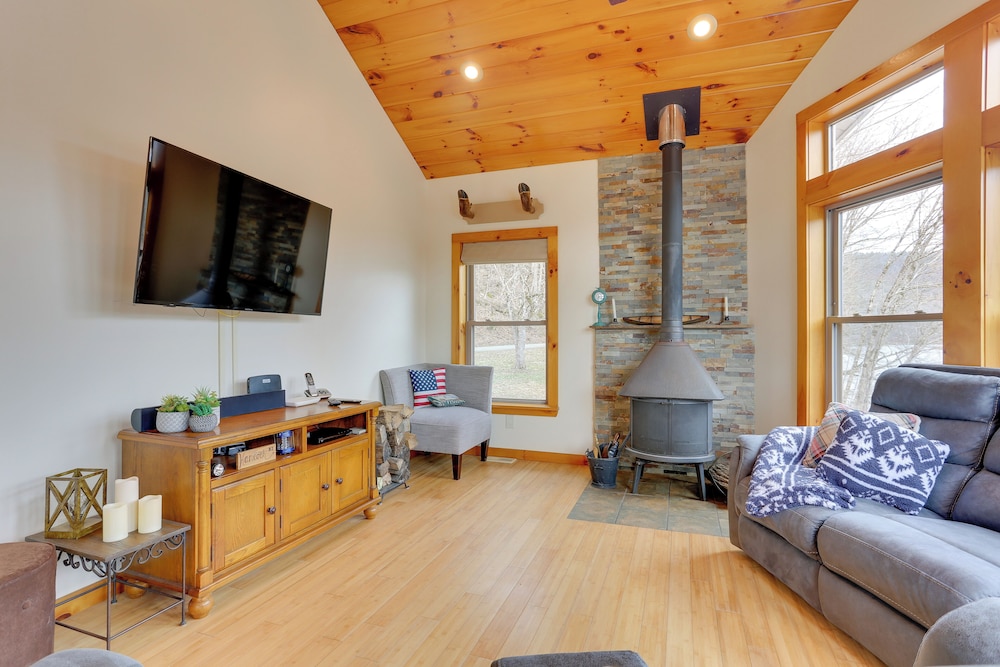 Pet-friendly Hancock Home On The Delaware River! - Hancock, NY