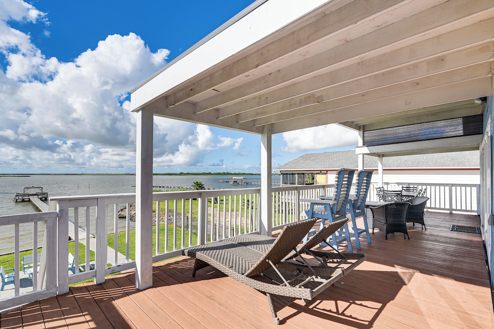 On Galveston Bay: Spacious Home W/ Pier & Grills! - League City, TX