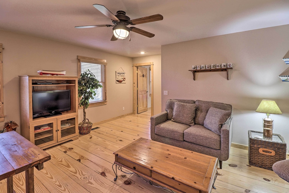 The Captains Quarters In Rogers W/ Covered Porch! - Arkansas