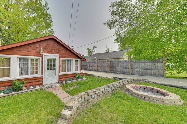 Cozy Houghton Lake Vacation Rental W/ Fireplace! - Houghton Lake, MI