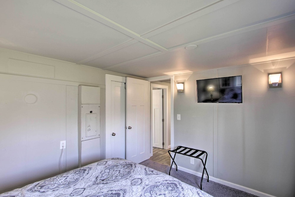 Waterfront Anderson Island Home W/ Kayaks - Anderson Island, WA