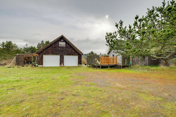 Waterfront Getaway On 10 Acres Near Sunset Beach! - Warrenton, OR