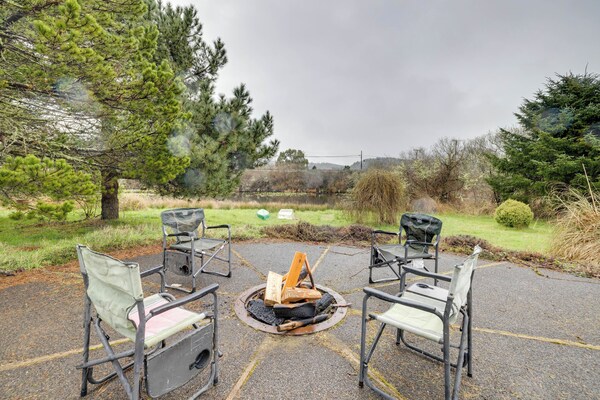 Waterfront Getaway On 10 Acres Near Sunset Beach! - Warrenton, OR