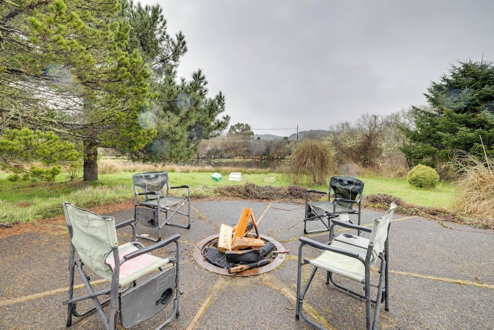 Waterfront Getaway On 10 Acres Near Sunset Beach! - Astoria, OR