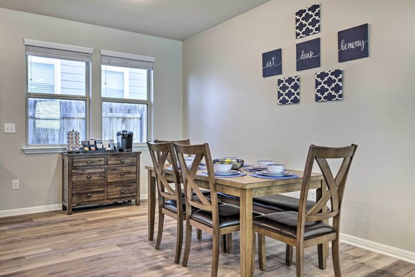 Family Home W/ Fenced Yard In Austin Suburbs! - Kyle, TX