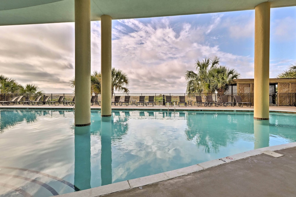 Family Condo: Resort Pool Access & Ocean View - Alabama