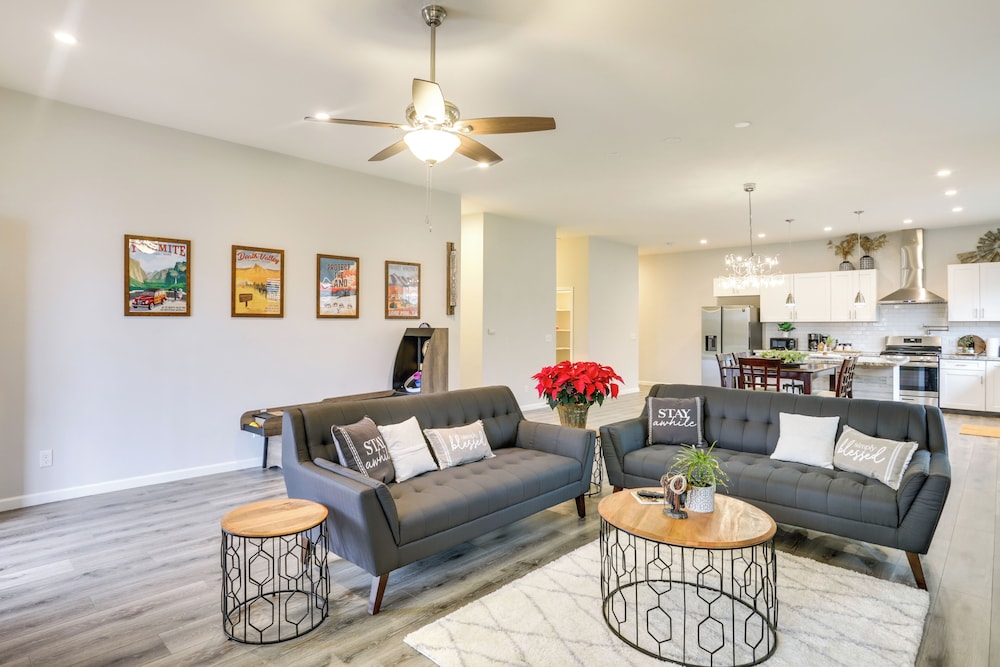 Stunning Clovis Home ~ 1 Mile To Old Town! - Fresno, CA
