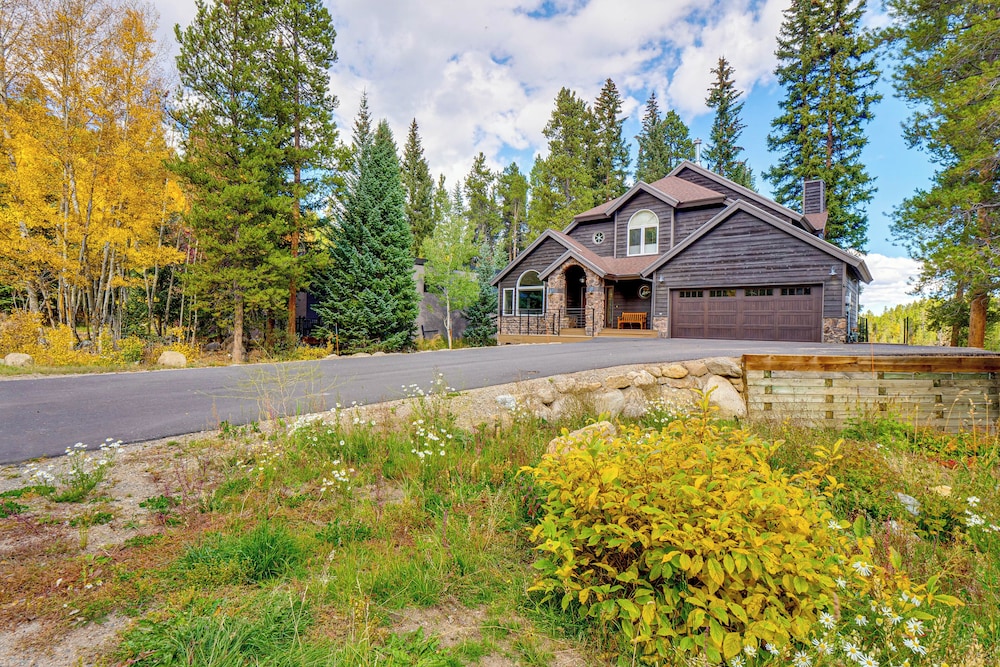 1 Mi To Ski Lift: Mtn-view Breck Home W/ Hot Tub! - Breckenridge, CO