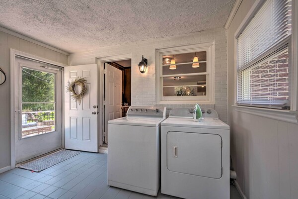 Charming Retreat On 5 Acres W/ Deck & Grill! - Greensboro, NC