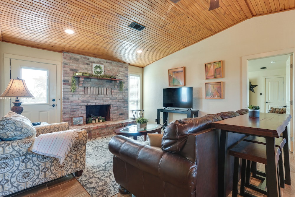 Ranch Getaway With Pool And Horse Stall Access! - Silo, OK