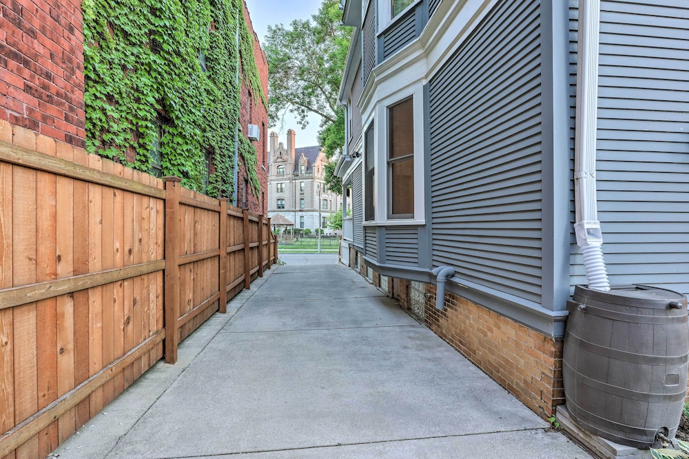 Milwaukee Home < Half Mi To Lake Michigan! - 