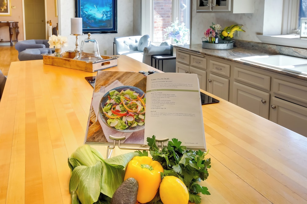 Spacious & Secluded Madison Home Near Dtwn! - Middleton, WI