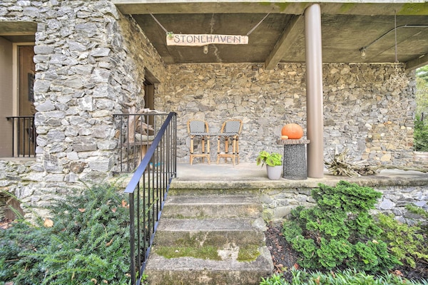 Eclectic Asheville Abode W/ Backyard Oasis! - Asheville, NC