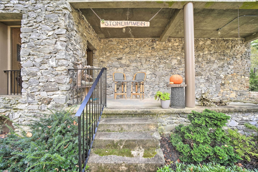 Eclectic Asheville Abode W/ Backyard Oasis! - Asheville, NC