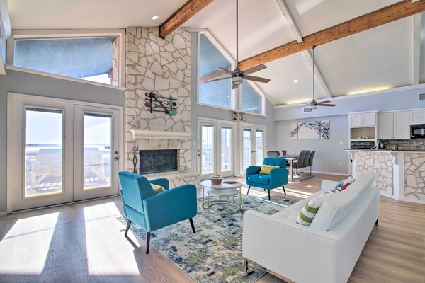 Sunny Lakefront Escape W/ Private Beach & Deck - Lake Buchanan, TX