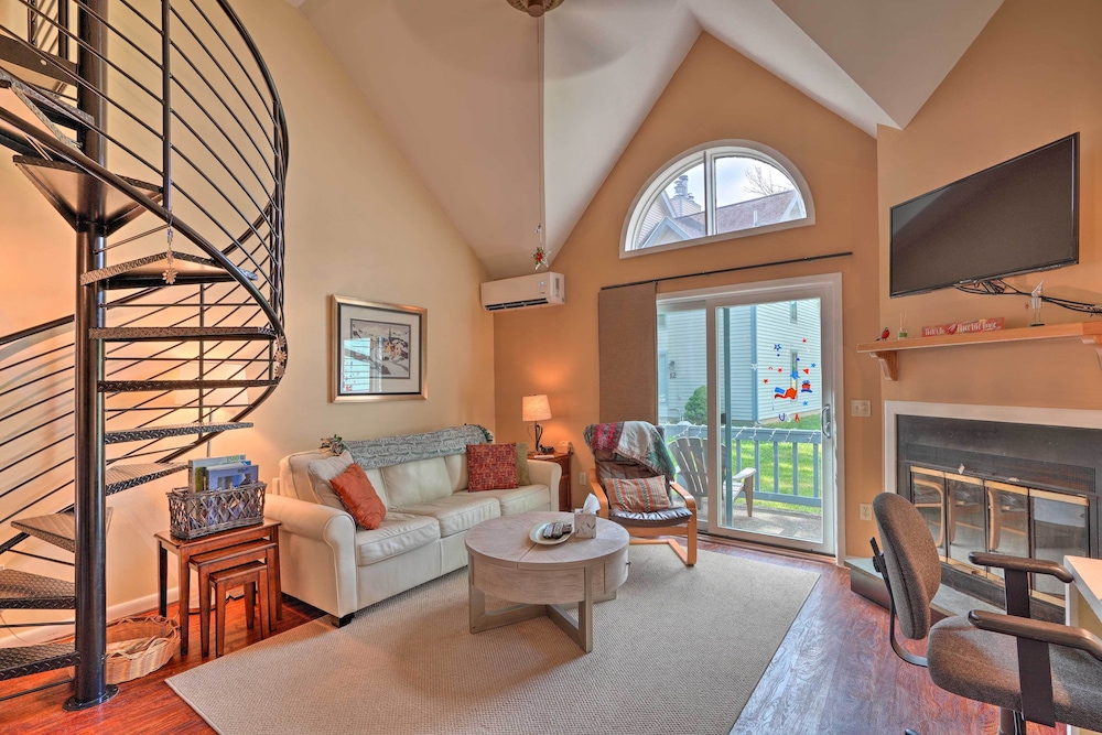 Townhome W/ Fireplace - Walk To Chairlift! - Ellicottville, NY