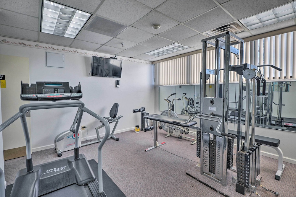 Sleek Beachfront Getaway W/ Community Perks! - Daytona Beach Shores, FL