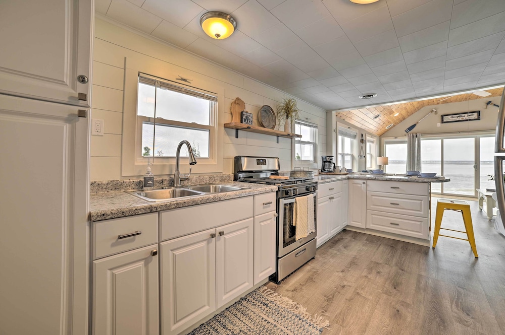 Charming Modern Cottage On Houghton Lake! - Houghton Lake, MI
