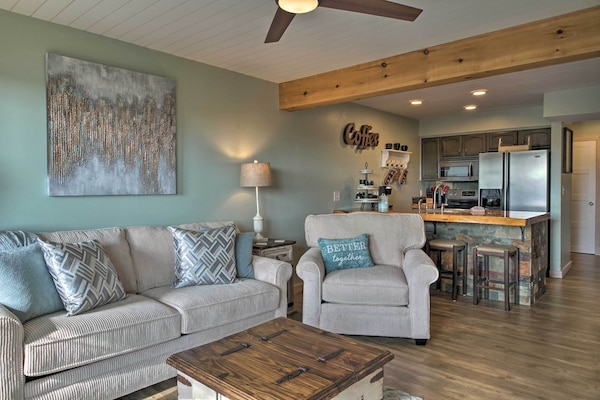 Unwind Fireside: Ozark Mtn Condo W/ Resort Perks! - Table Rock Lake