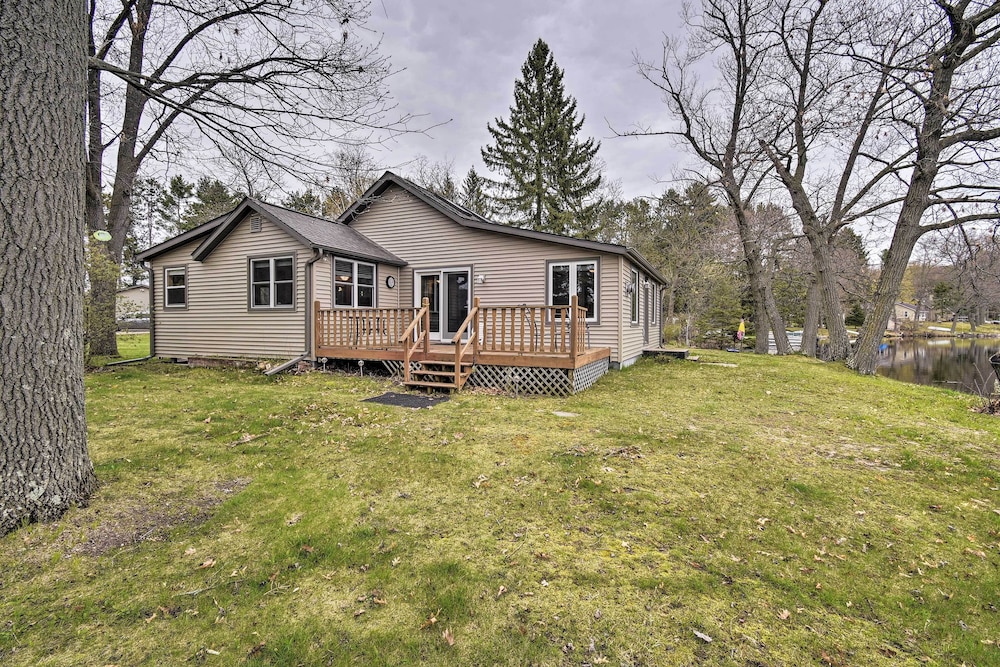Lakefront Home W/ Seasonal Dock - 2 Mi To Skiing! - Spring Lake, WI