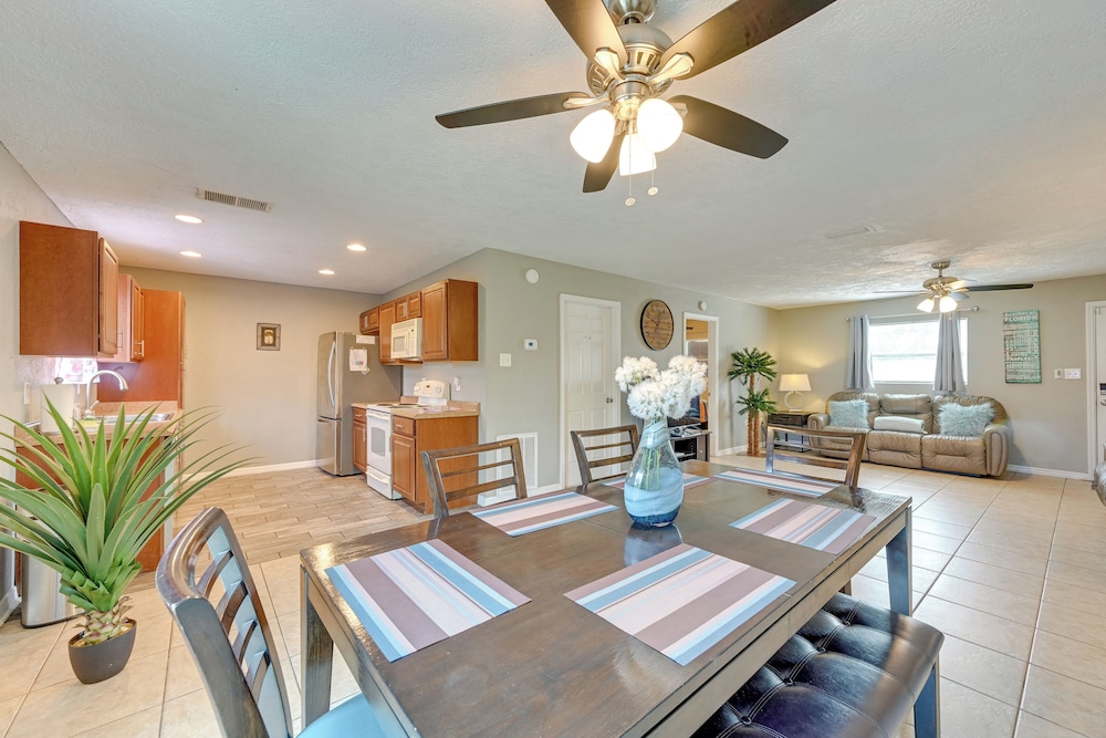 Dog-friendly Home W/ Yard ~ 6 Miles To The Beach! - Sarasota, FL