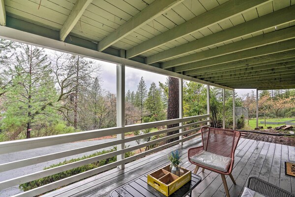 Forest-view Deck + Fire Pits: Pine Grove Retreat! - Sutter Creek, CA