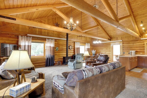 Hill City Log Cabin Along Newton Creek! - Hill City, SD