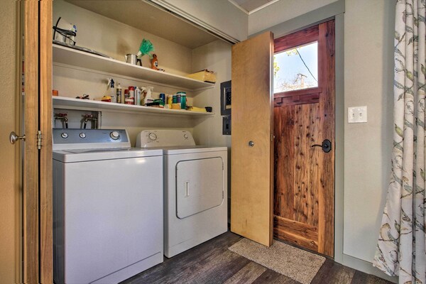 Cozy Choteau Home W/ Fire Pit, Grill, Yard! - Montana