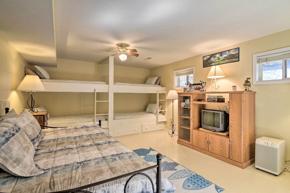 Lakefront Table Rock Getaway W/ Private Swim Dock! - Emerald Beach, MO