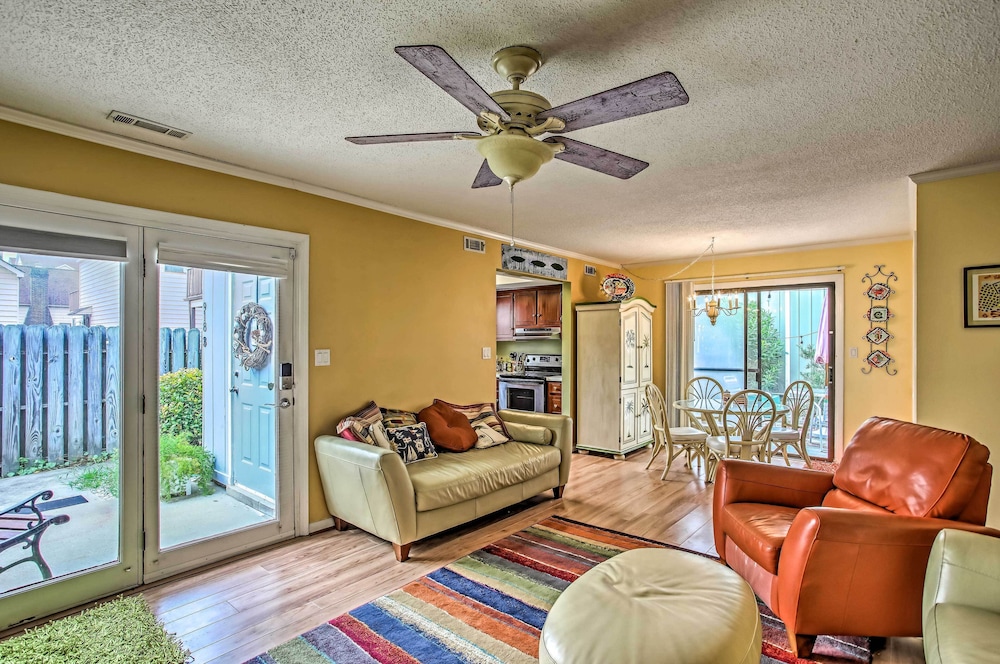 4 Mi To Barefoot Landing: North Myrtle Beach Home - North Myrtle Beach, SC