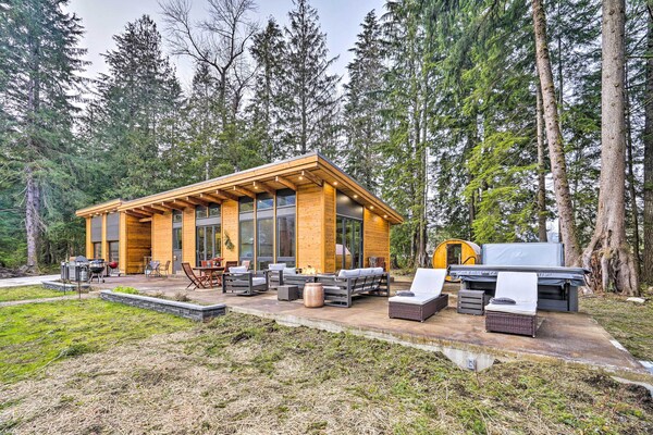Heated Swim Spa! 15-acre Cabin On Skykomish River - Wallace Falls State Park, Gold Bar