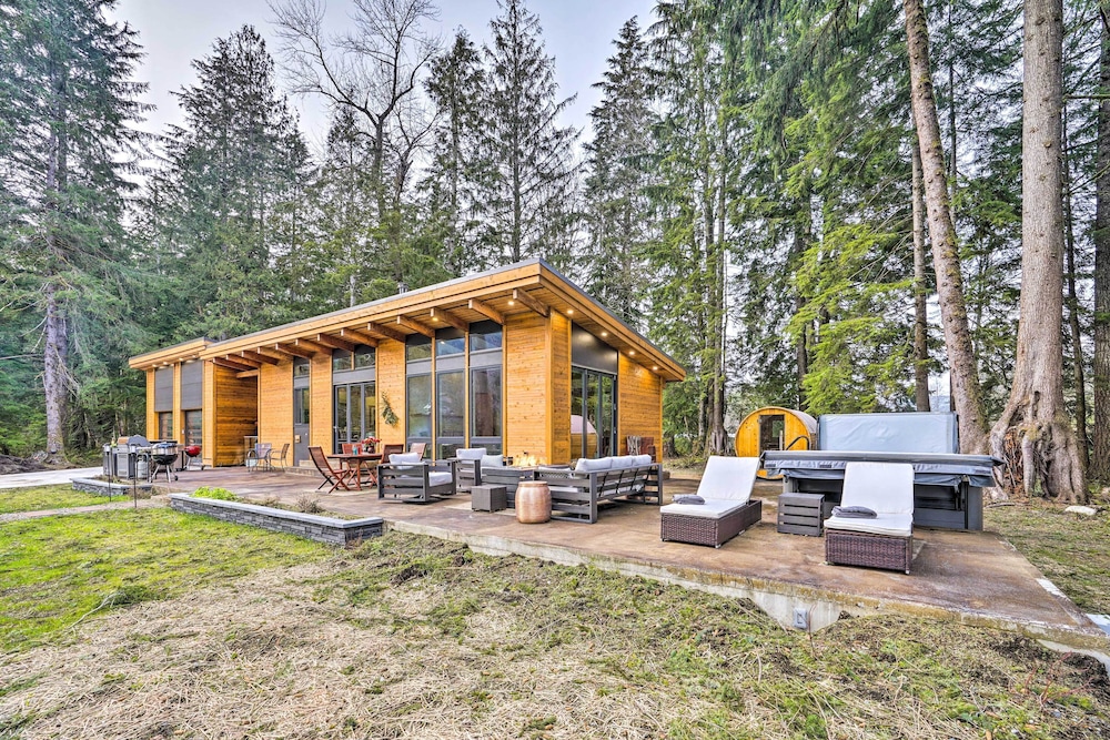 Gold Bar Cabin On Skykomish River: Heated Swim Spa - Gold Bar, WA