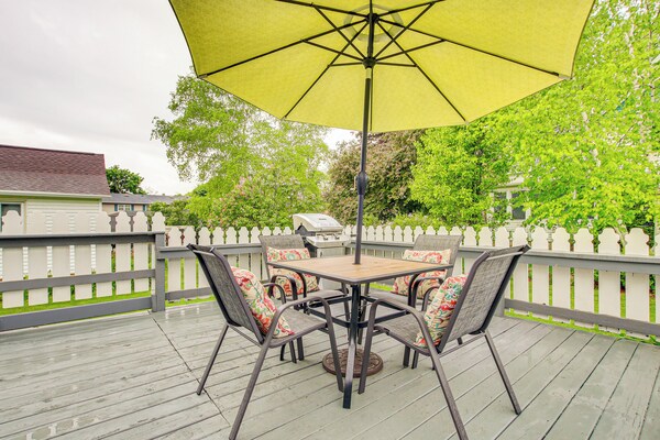 Lavish House W/ Patio - 2 Blocks To Green Lake! - Green Lake, WI