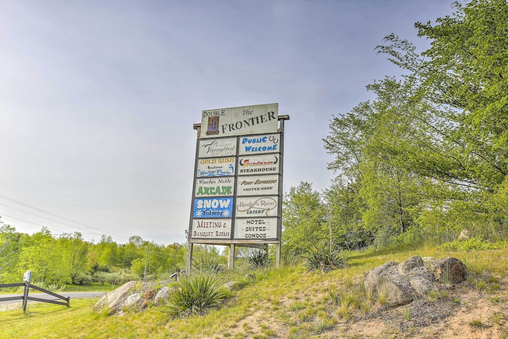 Fire Pit & Porch: Warm & Woodsy Rothbury Escape! - Electric Forest