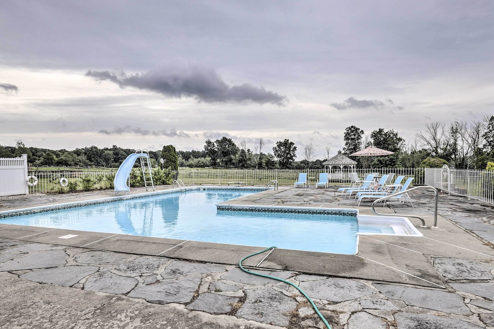 Charming Farmhouse W/ Pool & Fishing Pond! - Coventry, CT