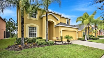 Villa (5 Bedrooms) | Exterior