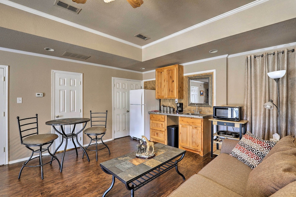Granbury Studio - 10 Mins From Town + The Lake! - Cleburne State Park, Cleburne